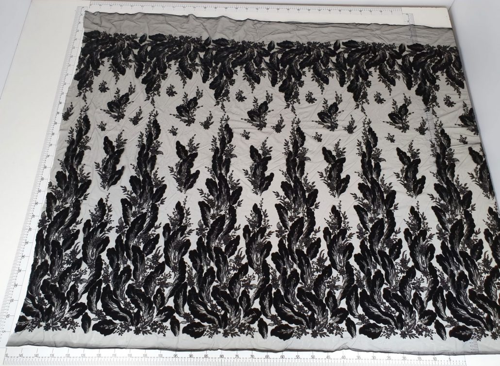 Dantela brodata neagra cu insertii de catifea - Evelin Textile