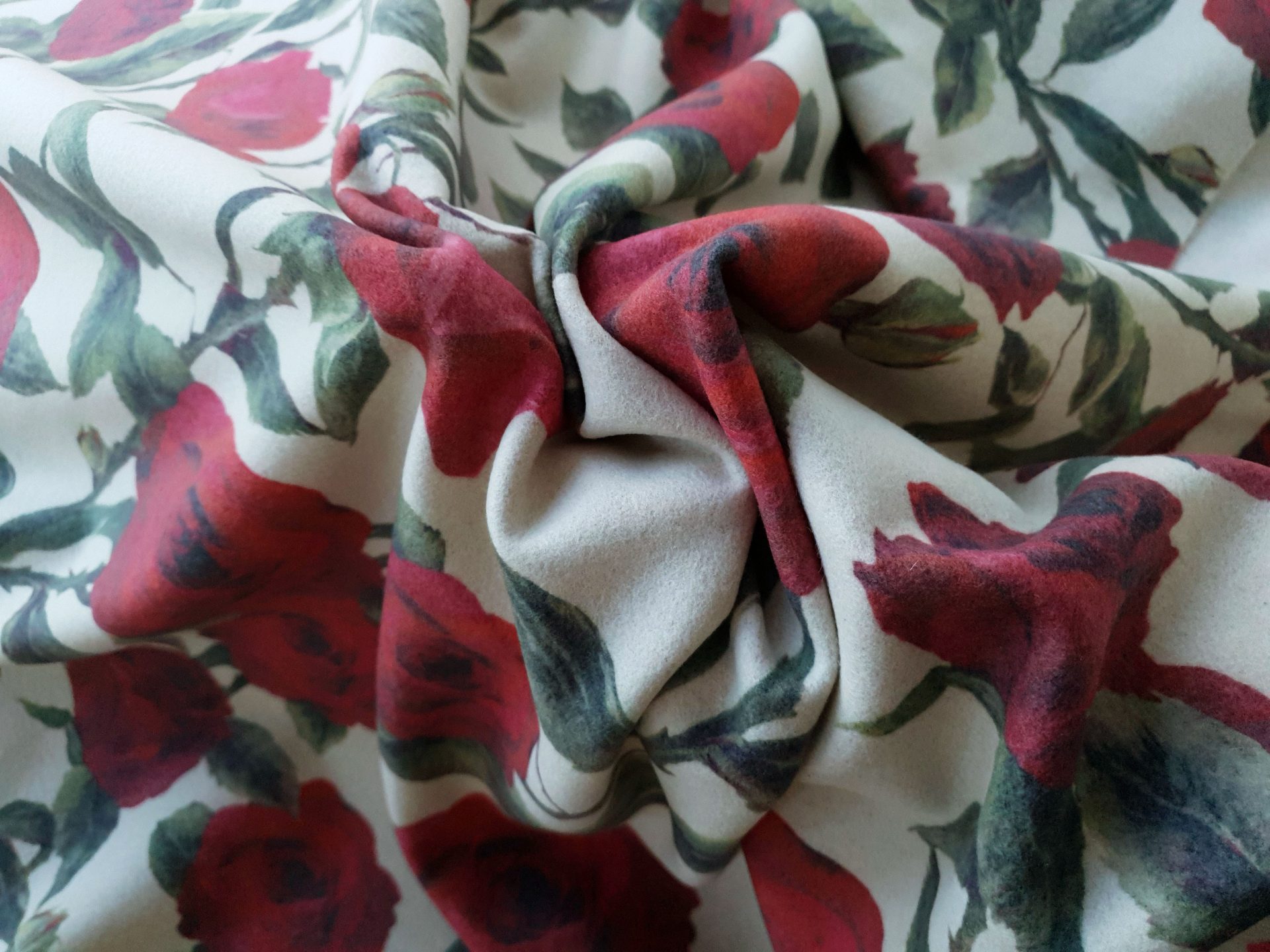 Lana imprimata cu trandafiri - la metru - Evelin Textile