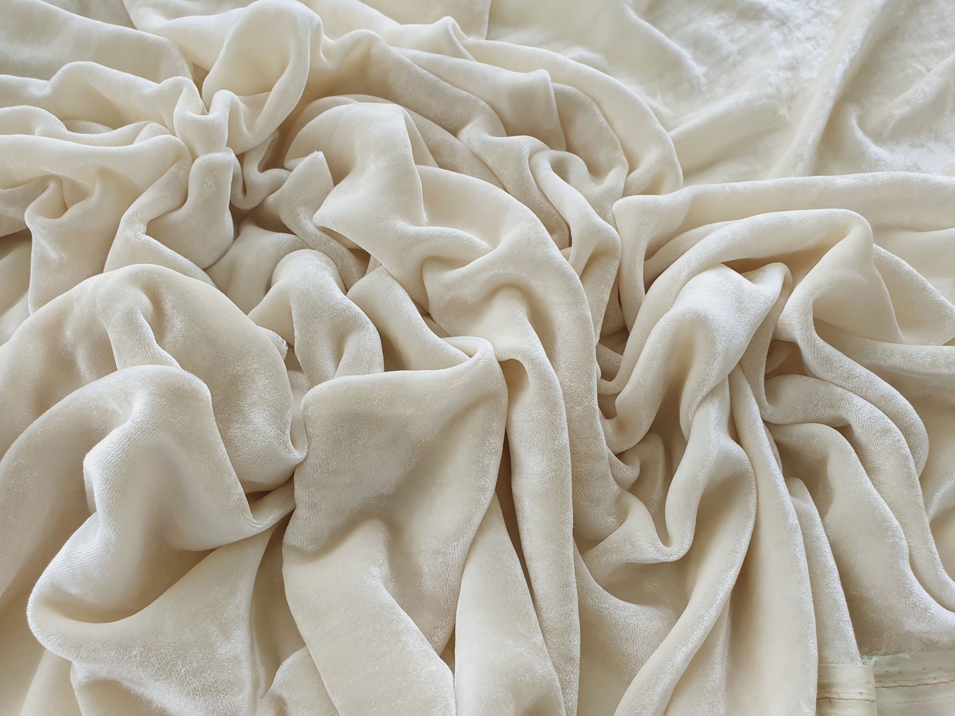 Catifea crem deschis din matase naturala - Evelin Textile