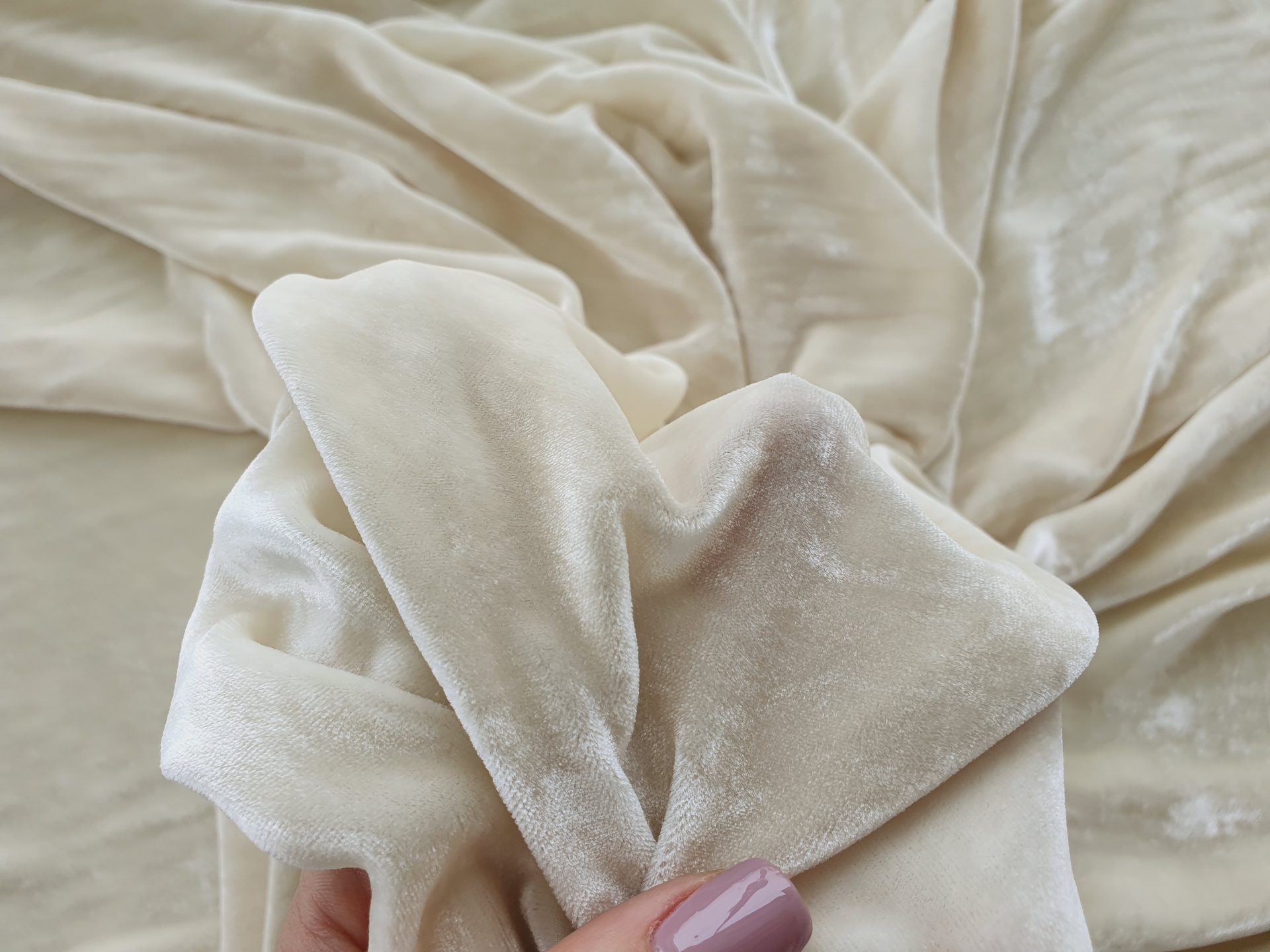 Catifea crem deschis din matase naturala - Evelin Textile