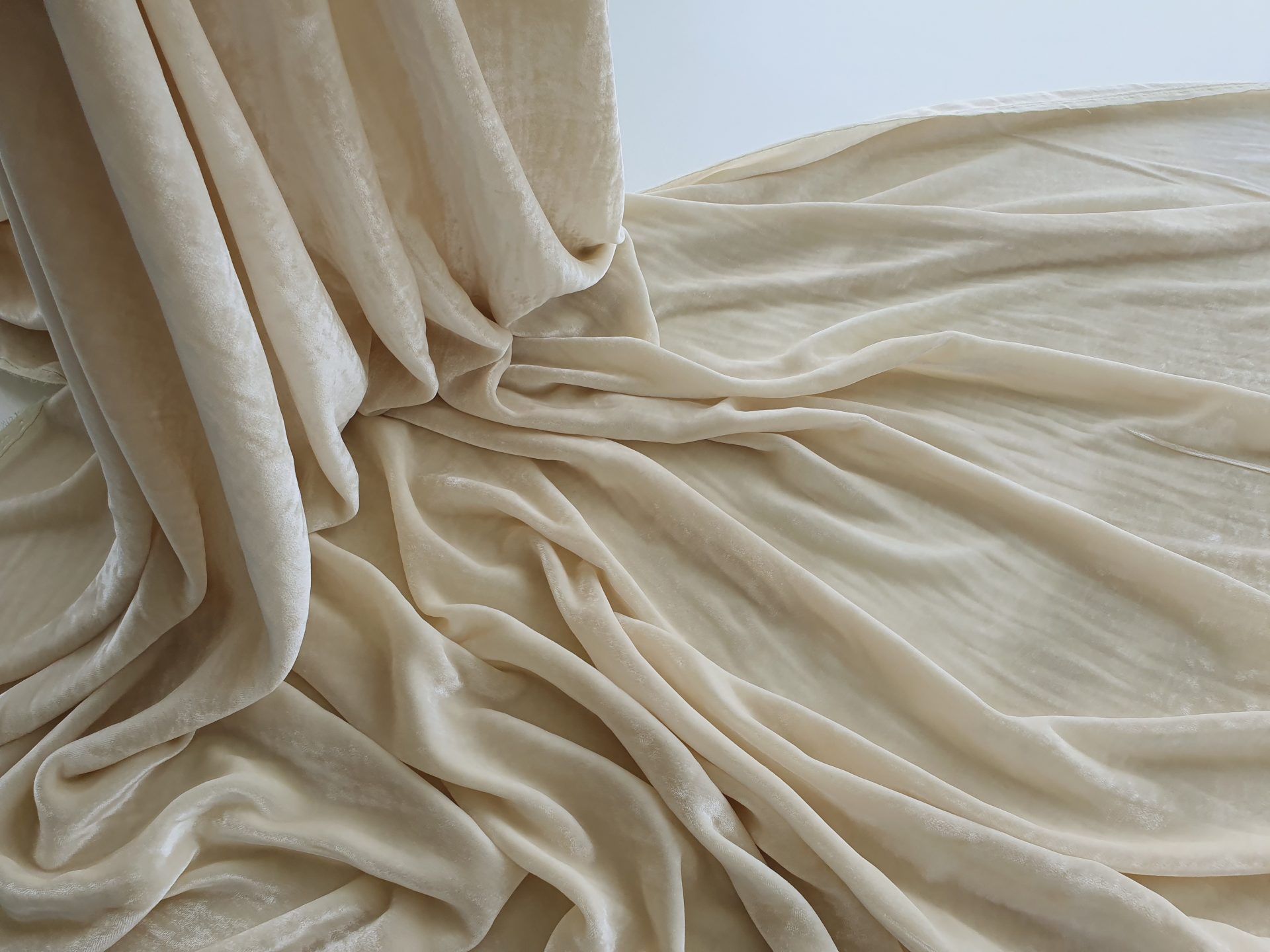 Catifea crem deschis din matase naturala - Evelin Textile