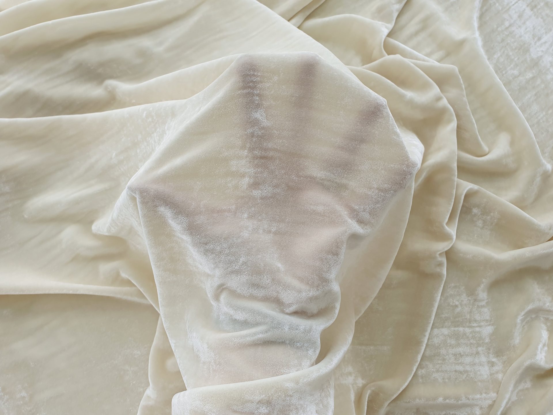 Catifea crem deschis din matase naturala - Evelin Textile