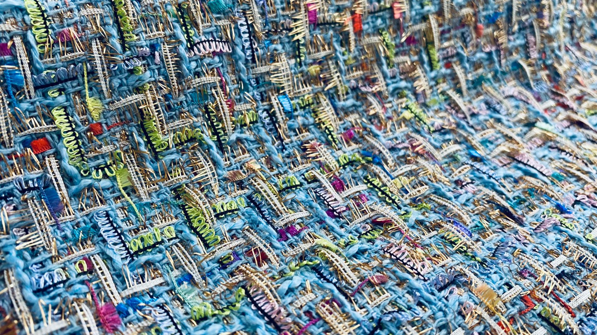 Stofa baby blue tip chanel cu insertii metalizate aurii - Evelin Textile