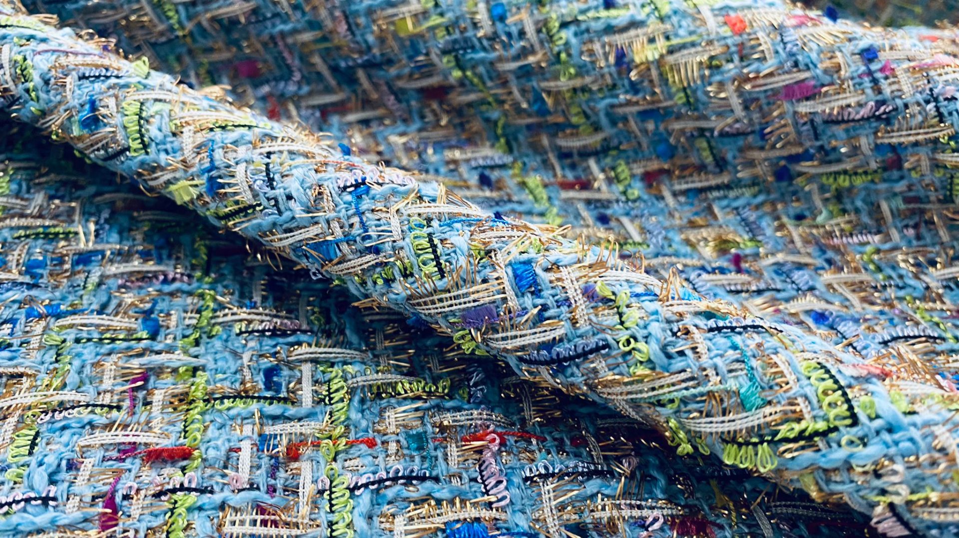 Stofa baby blue tip chanel cu insertii metalizate aurii - Evelin Textile