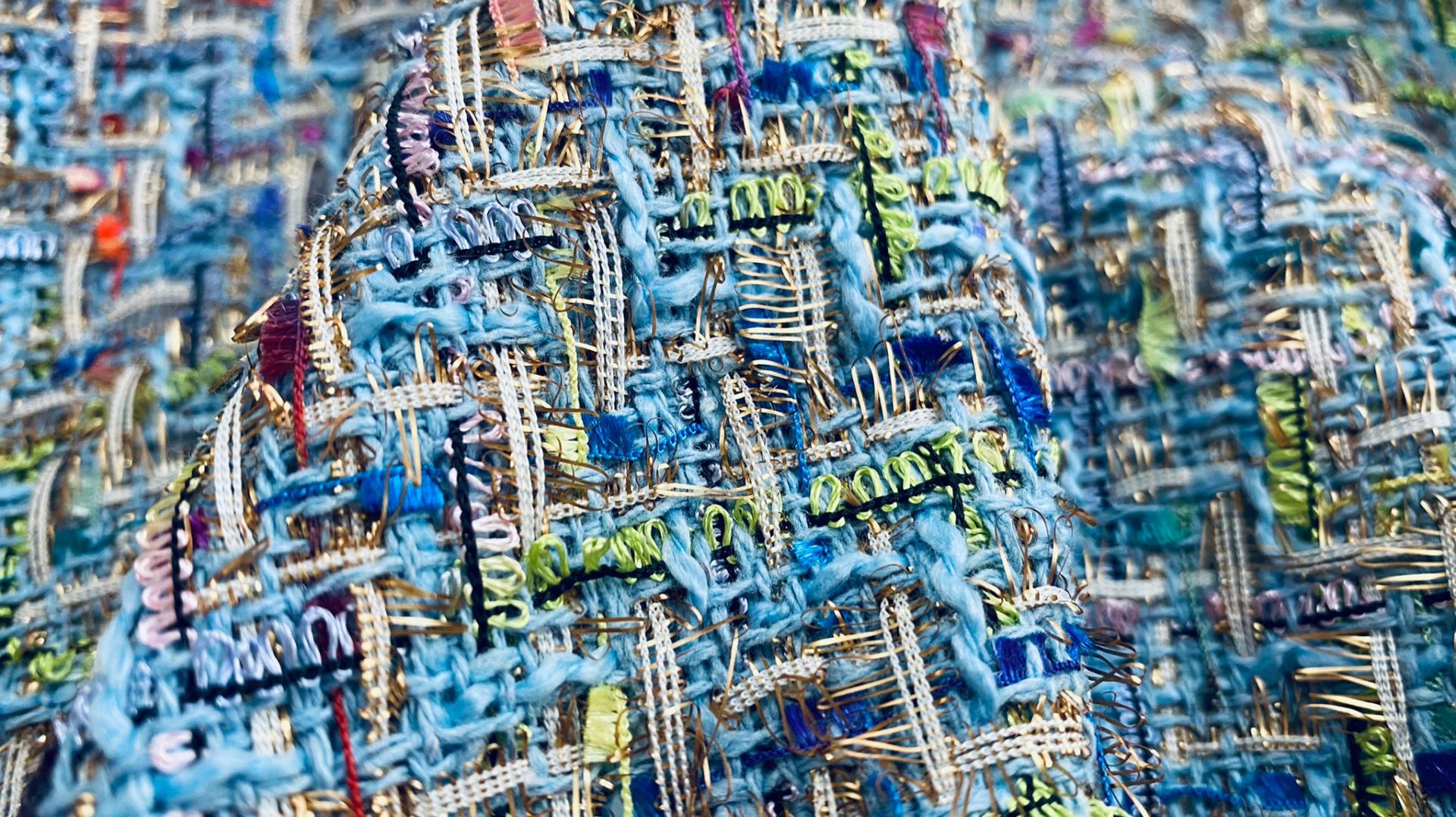 Stofa baby blue tip chanel cu insertii metalizate aurii - Evelin Textile