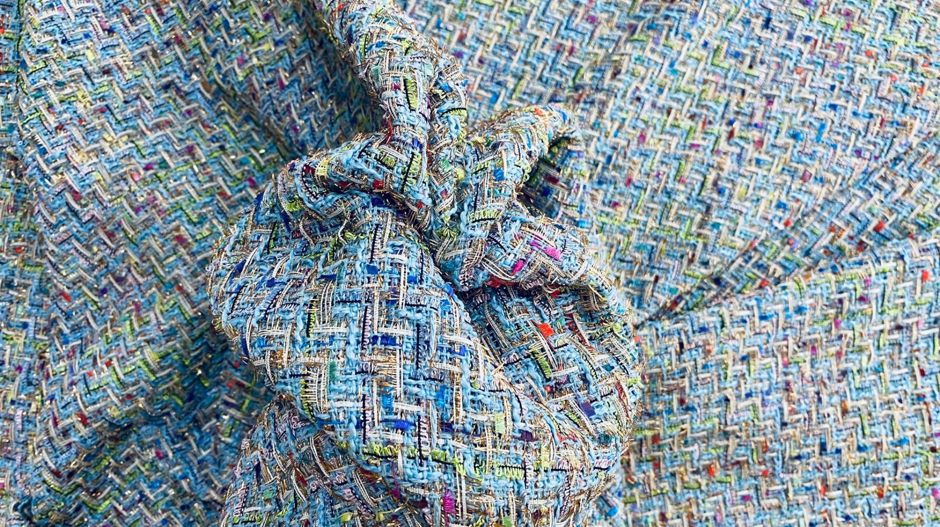 Stofa baby blue tip chanel cu insertii metalizate aurii - Evelin Textile