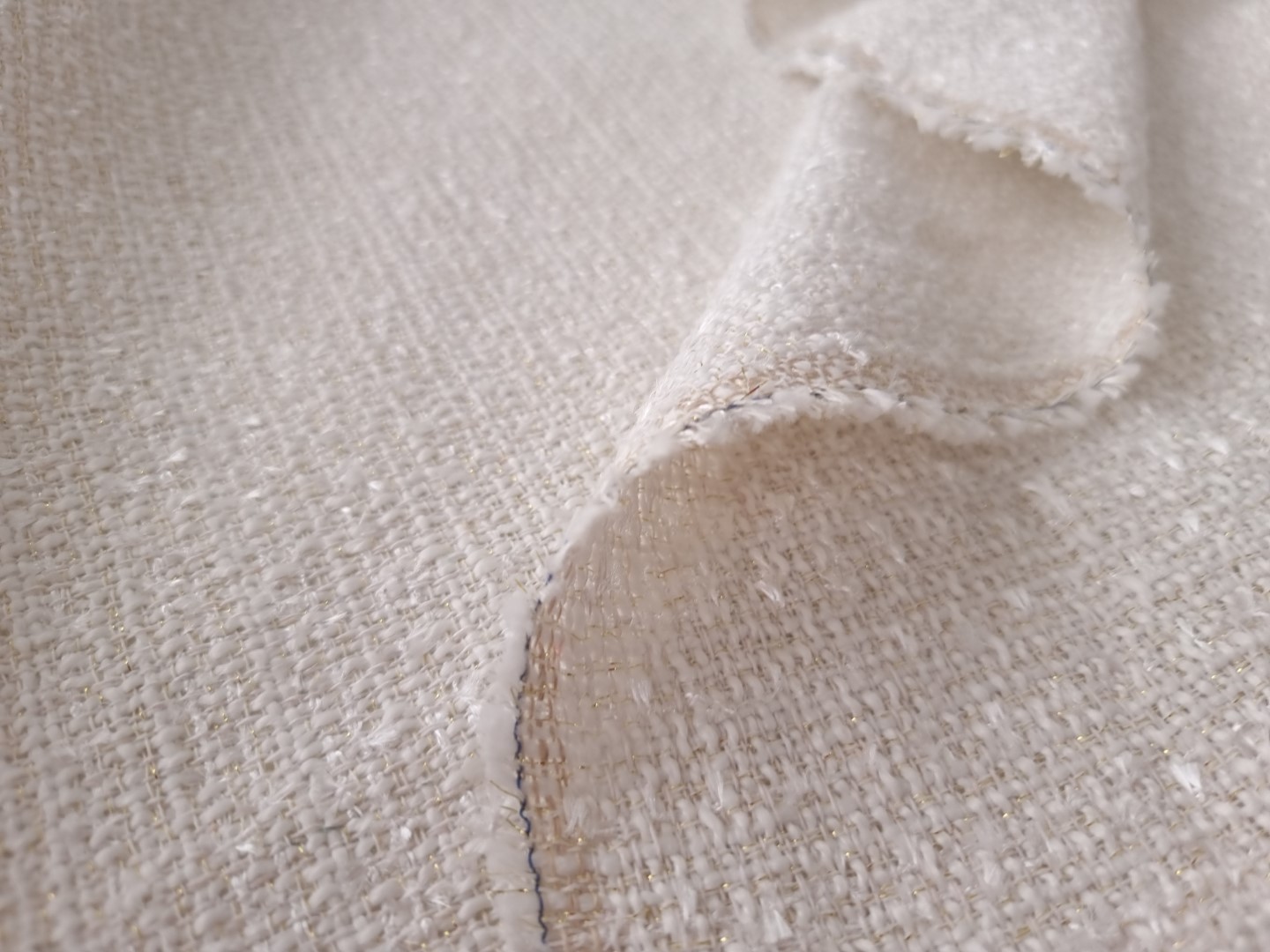 Stofa ivoire tip chanel cu insertii metalizate aurii - Evelin Textile