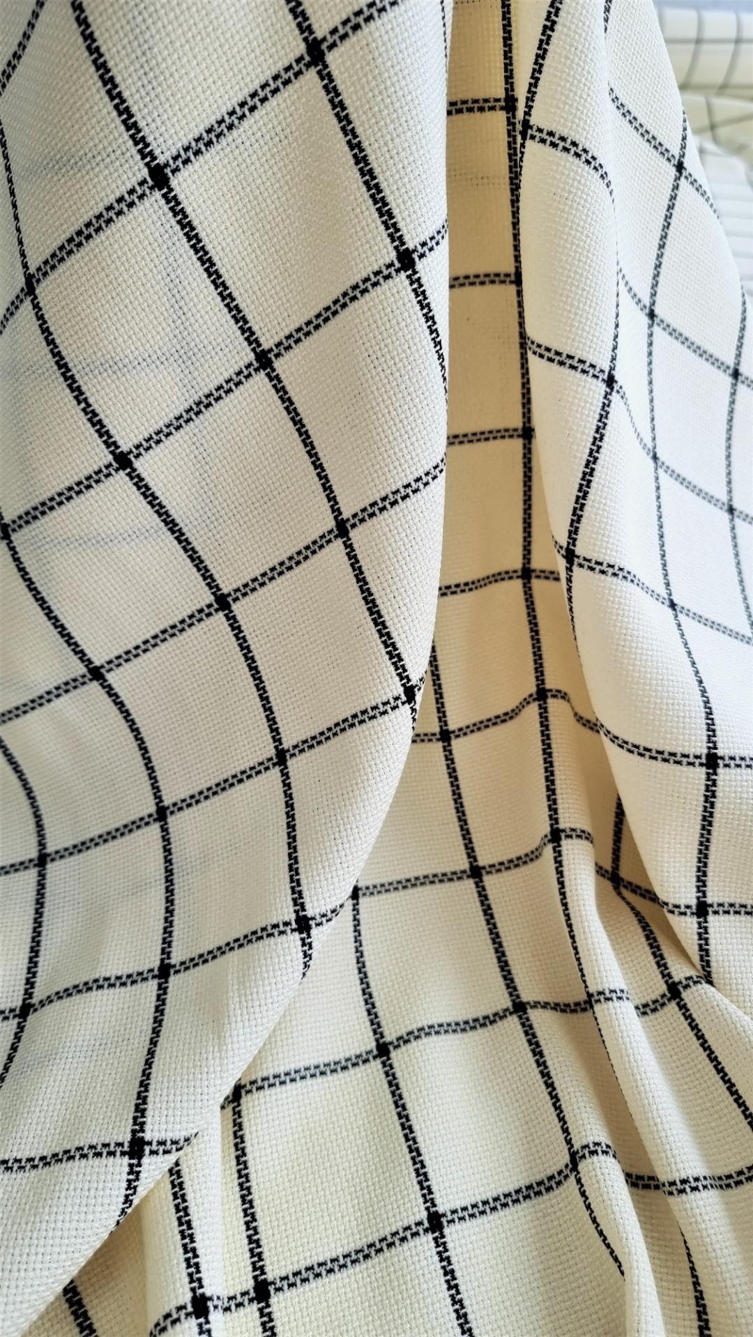 Stofa ivoire in carouri din lana si matase naturala - Evelin Textile