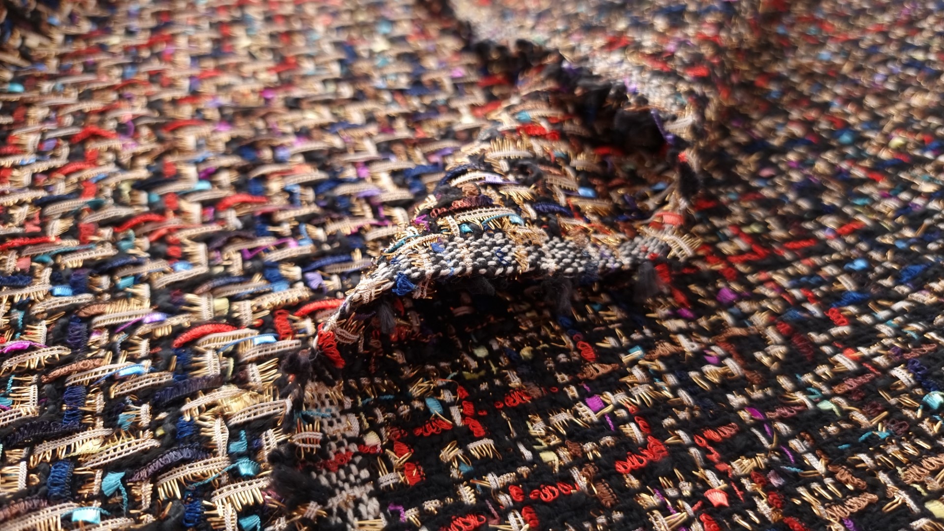 Stofa multicolora tip chanel cu insertii metalizate - Evelin Textile