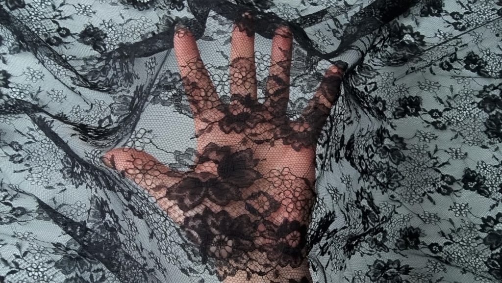 Dantela frantuzeasca neagra din matase naturala - Evelin Textile