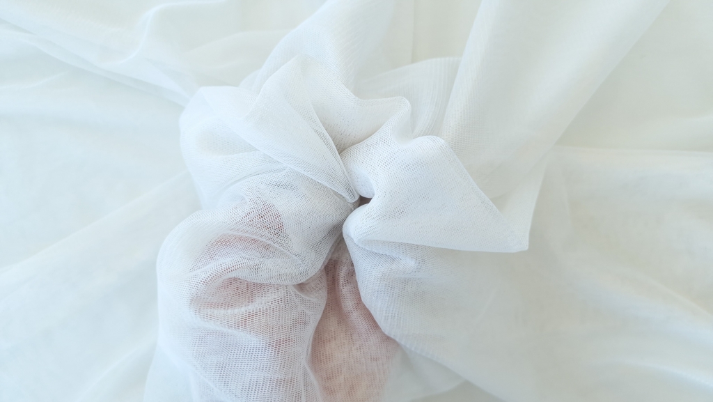 Tulle peliculizat alb auriu din matase naturala - Evelin Textile