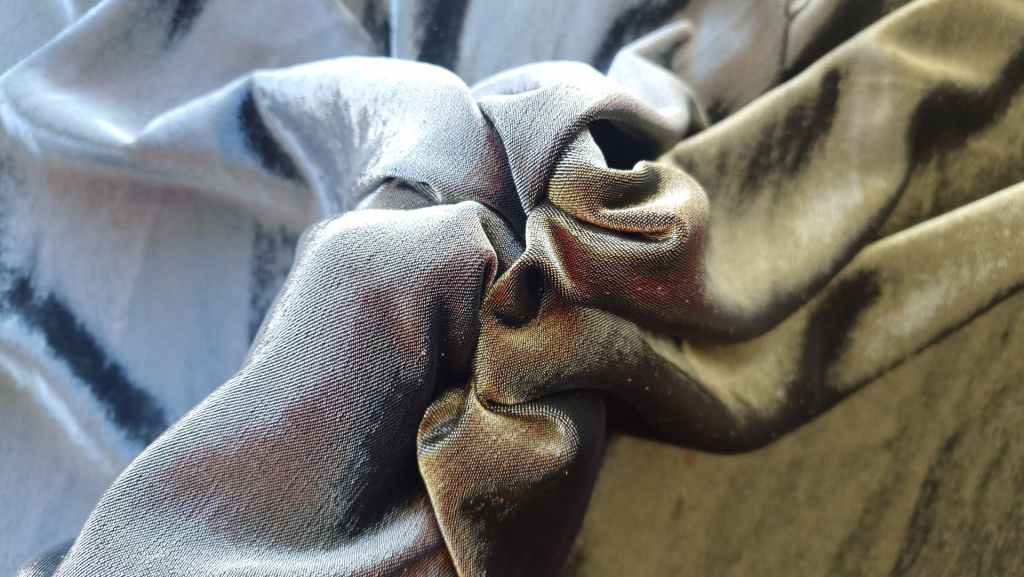 Tesatura elastica in degrade din matase naturala metalizata-Evelin Textile