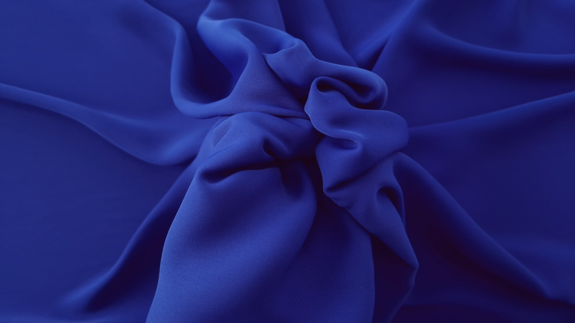 Crep imperial Vivid Royal Blue Sapphire , material textil la metru - Evelin Textile