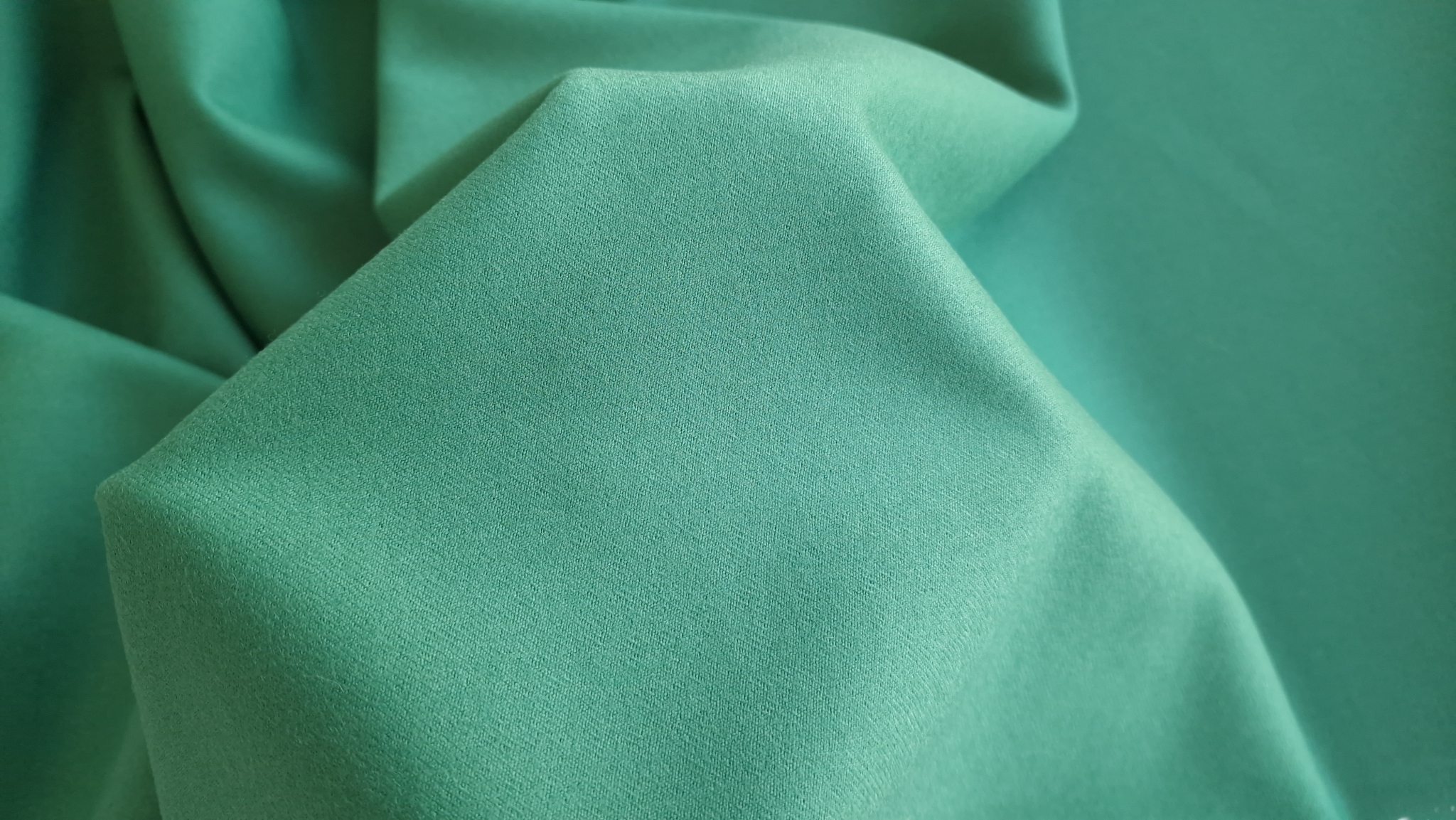 Lana virgina usor elastica verde smarald - Evelin Textile