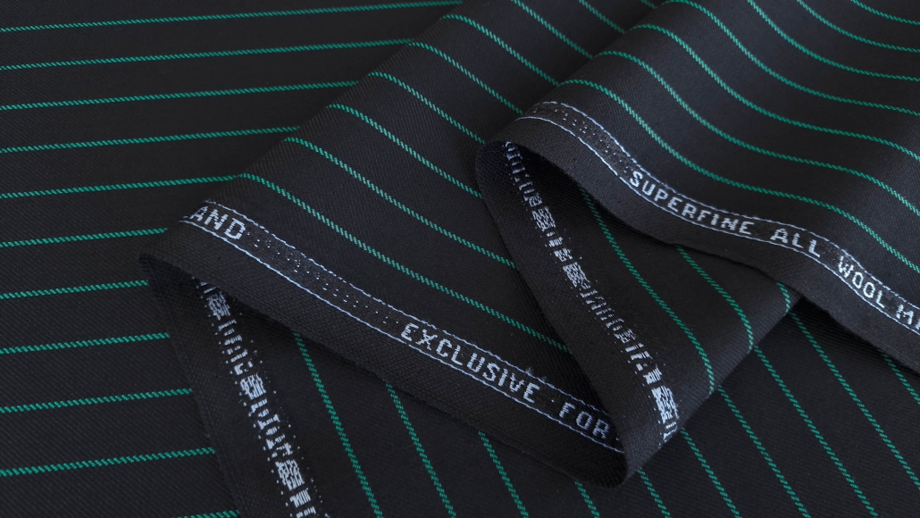 Stofa neagra cu dungi verzi pentru costum din 100% lana virgina ...