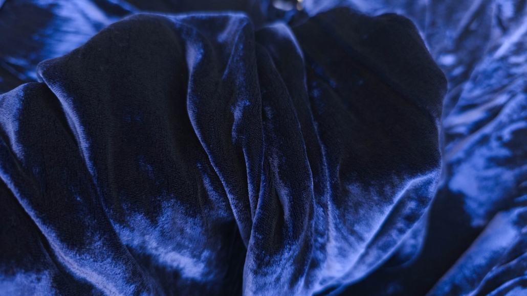 Catifea bleumarin din matase naturala la metru - Evelin Textile